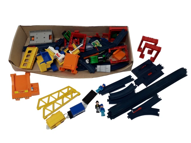 VINTAGE TOMY TRAIN 3 Playset Railway Figures Trains Battery Operated ...
