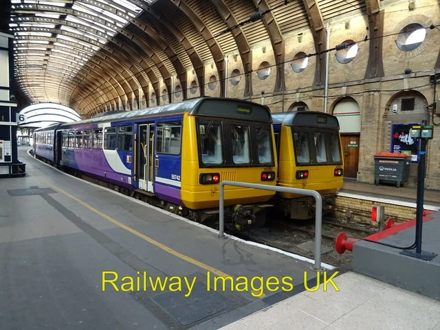 RAILWAY PHOTO CLASS 142 DMU - York Railway Station 2 c2019 £2.00 ...