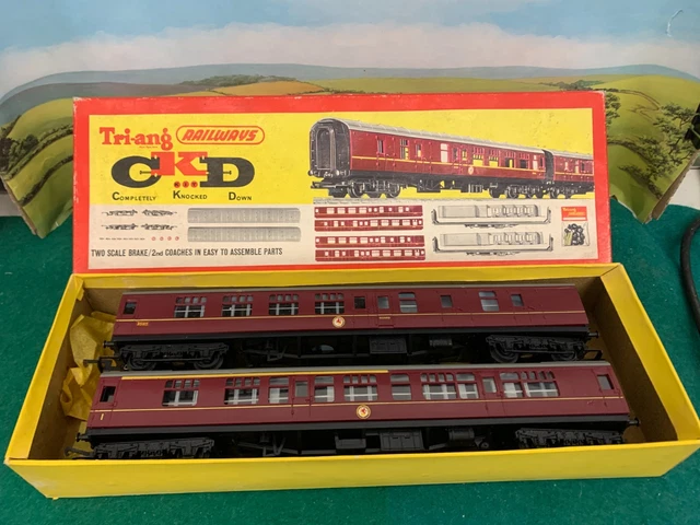 TRIANG BRITISH RAILWAYS MAROON 1st CLASS & BRAKEEND SET OF 2 COACHES ...