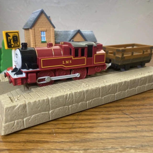 THOMAS & FRIENDS TrackMaster LMS Arthur Cargo Car Motorized Train ...