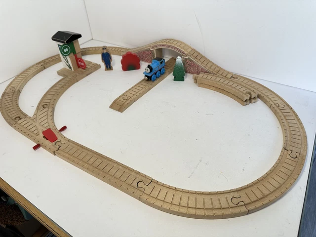 THOMAS THE TANK Engine Wooden Train Set With Accessories/Train £15.00 ...