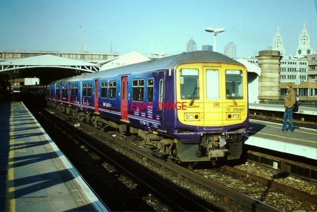PHOTO CLASS 319 4-Car Emu No 319 001 At Blackfriars Railway Station 02/ ...