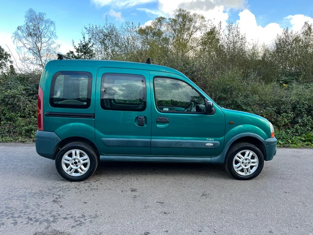 RENAULT KANGOO 4X4 Trekka Petrol ..12 Service Stamps,Cambelt ,New Mot ...