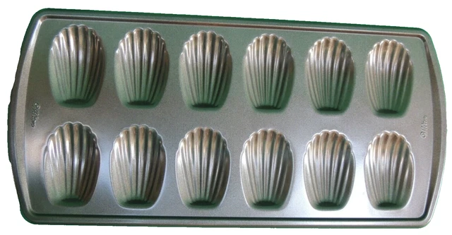 WILTON FRENCH MADELEINE Pan Shell Cake Cookie Non Stick 12 Dessert Clam ...