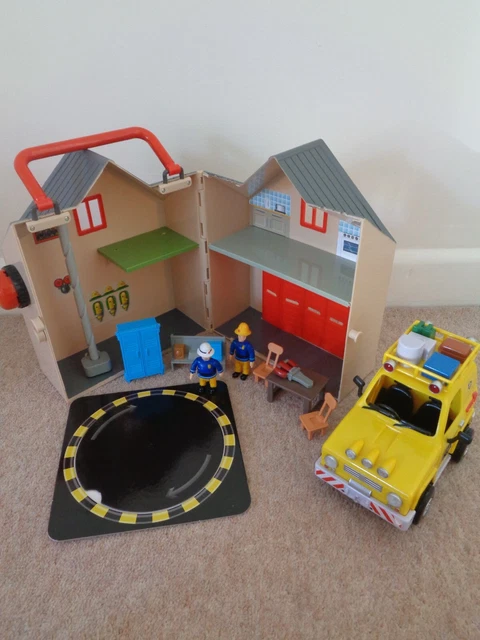FIREMAN SAM DELUXE fire station figures and mountain rescue truck push ...