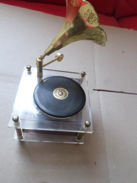 VINTAGE 1980SWIND UP GRAMOPHONE MUSIC BOX-TUNE SPEAK SOFTLY LOVE-WINDS ...