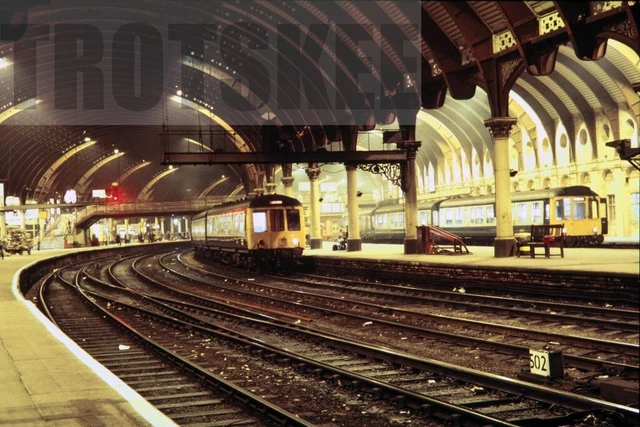 35MM SLIDE BR British Railways DMU Class 110 52079 York 1986 Orig £4.98 ...