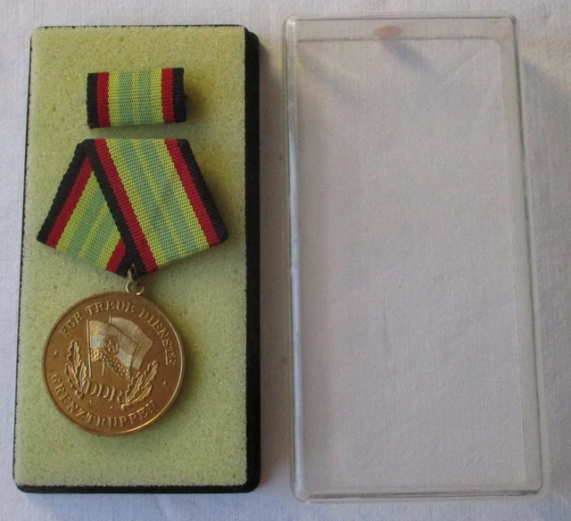 DDR MEDAILLE TREUE Dienste in der Grenztruppen in Gold 284 c (100175 ...