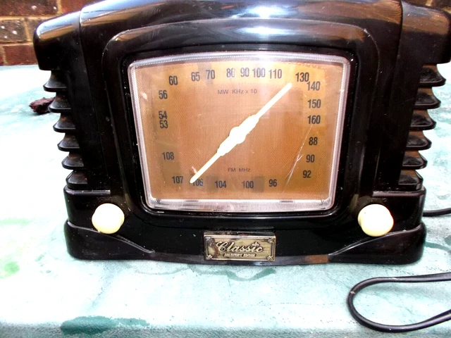 CLASSIC 1950S RETRO, lookalike mains radio with AM/FM and cassette ...