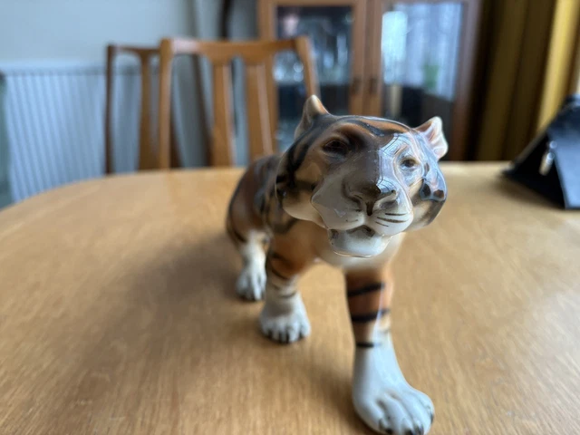 VINTAGE LARGE ROYAL Dux Porcelain Stalking Tiger Figurine - 39cm Long £ ...