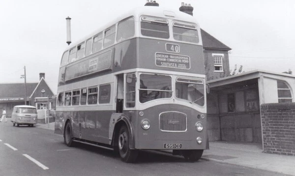 BUS PHOTO SOUTHDOWN Leyland PD3 6951 CD Petersfield Railway Station ...