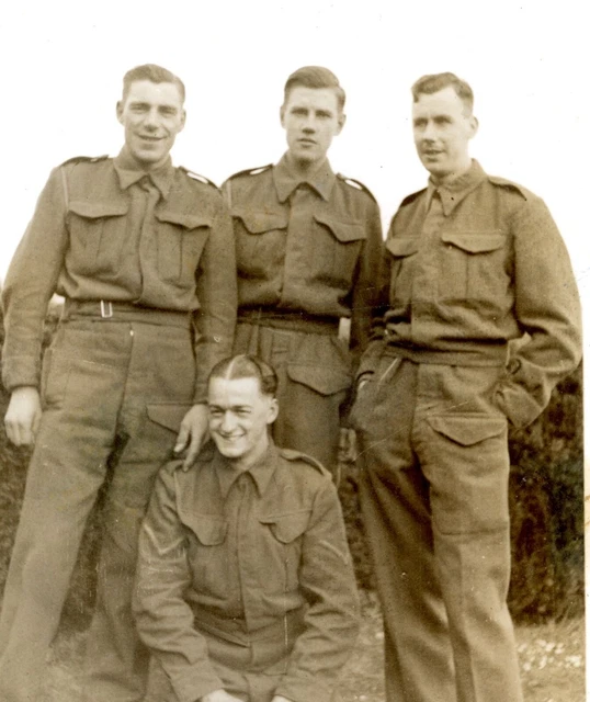 WW2 WORLD WAR Two military photograph soldier portrait hunt group ...