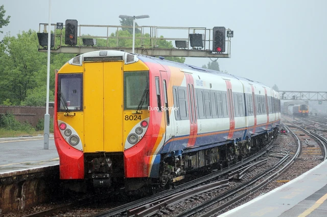 B185 35MM SLIDE South West Class 458 8024 @ Clapham Junction £3.54 ...