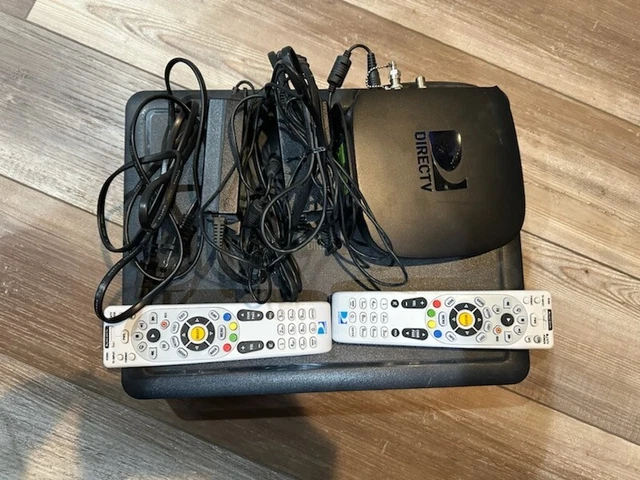 DIRECTV GENIE DVR Receiver HR34-700 with power cable, remote and ...
