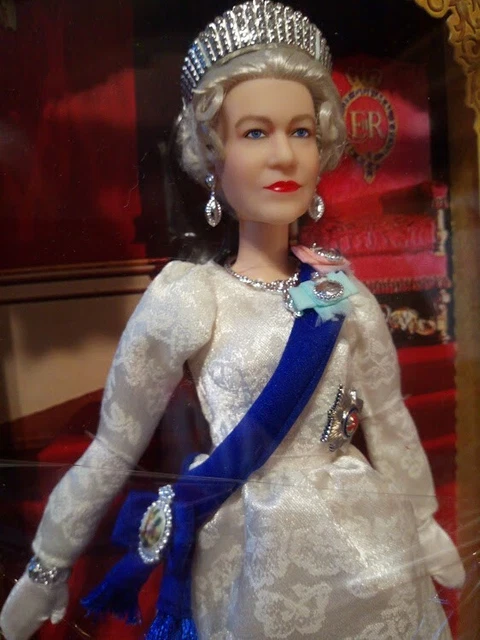 MATTEL, BARBIE SIGNATURE Queen Elizabeth II Platinum Jubilee Collector ...