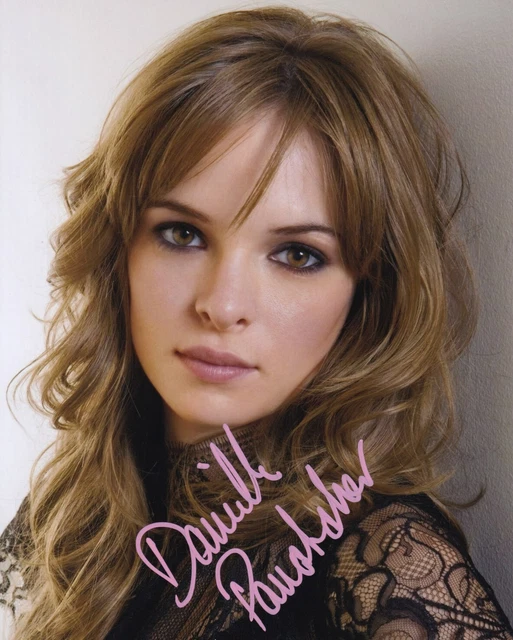 DANIELLE PANABAKER SIGNED Autogramm 20x25cm THE FLASH in Person ...