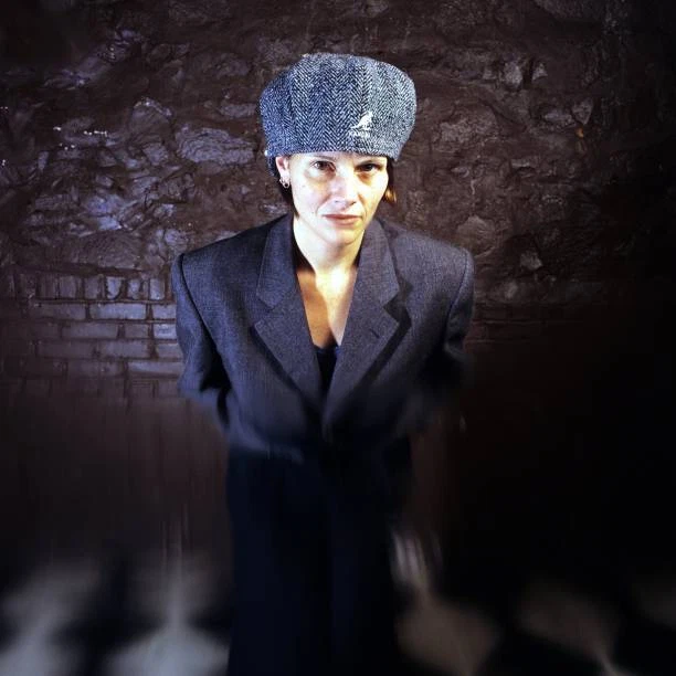 SHAWN COLVIN POSES for a January 1996 portrait in New Haven, Conne ...