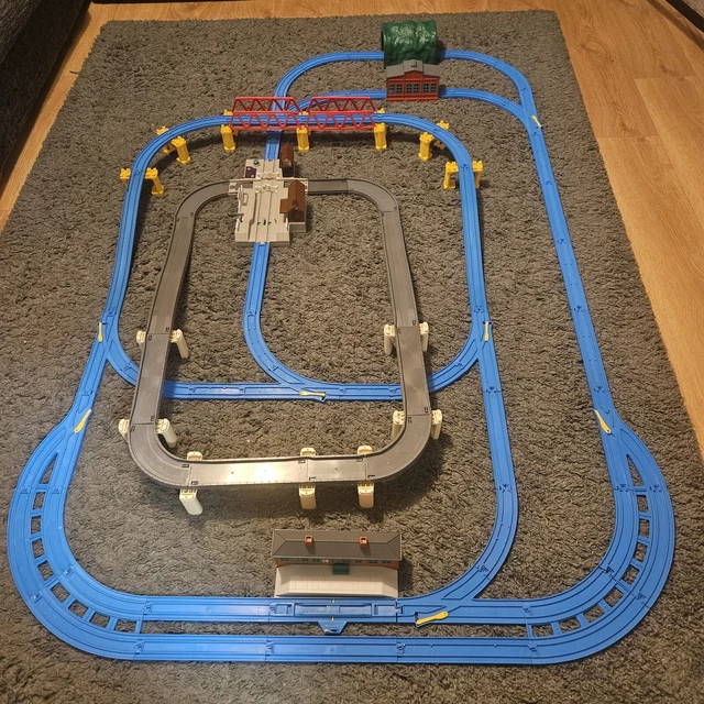 TOMY TRACKMASTER THOMAS Train Set Track Bridge Station Shed Tunnel Road ...