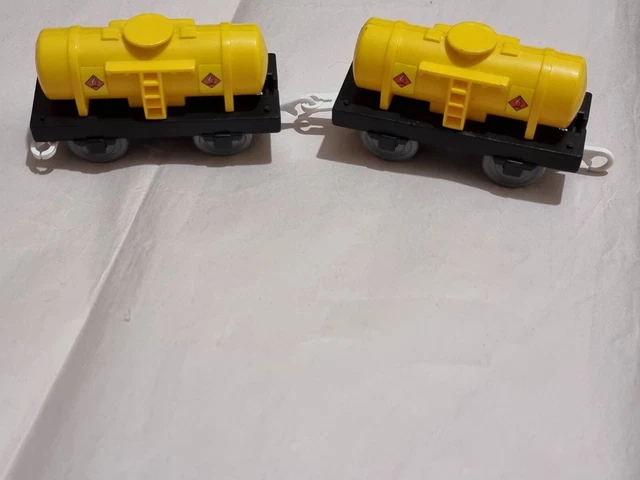THOMAS THE TANK Engine & Friends Trackmaster 2 x YELLOW GAS TANKER ...