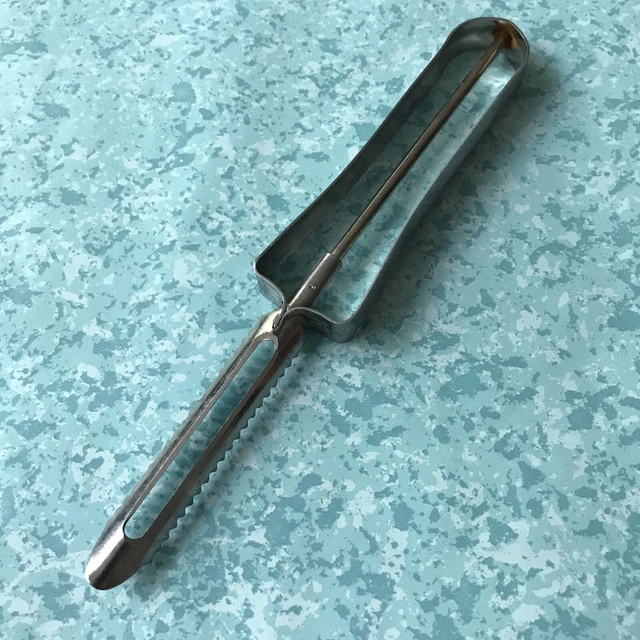 VINTAGE STAINLESS POTATO Vegetable Peeler Floating Blade Zig Zag Edge ...