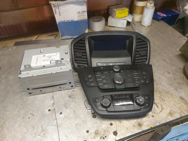 VAUXHALL INSIGNIA 2011 radio stereo CD player head unit & display ...