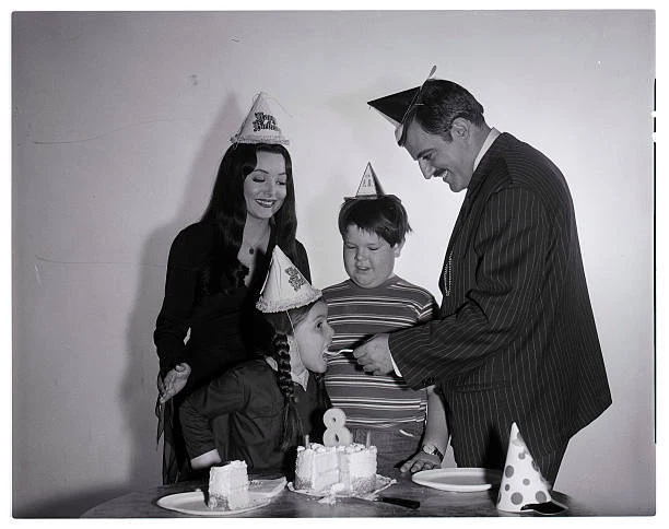 CAROLYN JONES LISA Loring on The Addams Family 1966 Old Television ...