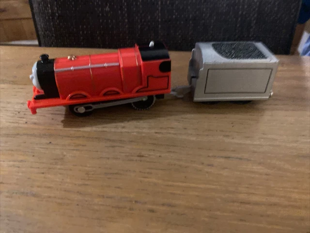 THOMAS THE TANK Engine Motorised 2013 James train + coal tender -more ...