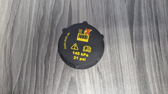 GENUINE OEM FORD Radiator Coolant Overflow Cap DG9Z-8100-A \ DG93-8101 ...