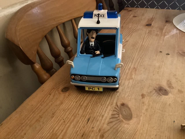 VINTAGE POSTMAN PAT Greendale Police Car & Pc Selby Figure £6.99 ...