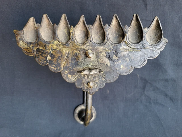 ANTIQUE TRADITIONAL INDIAN Ritual Bronze Diwali Oil Lamp 8 Diyas ...