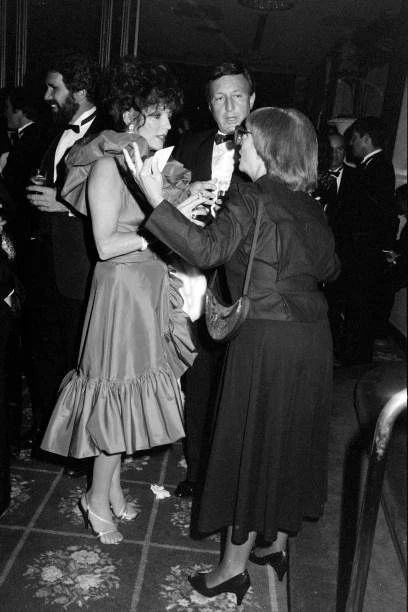 ACTRESS JOAN COLLINS talks with American businessman Ron Kass & g- Old ...