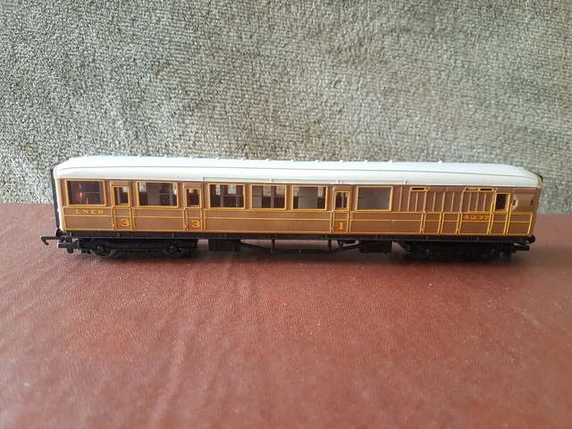 HORNBY LNER Teak Livery Composite Corridor Coach No.4237 - OO Gauge ...