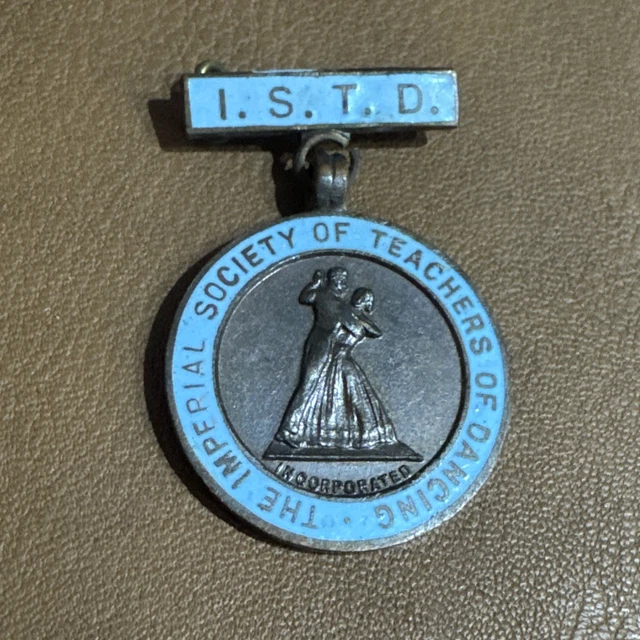 VINTAGE BADGE 1962 Enamel ISTD Imperial Society of Teachers of Dancing ...