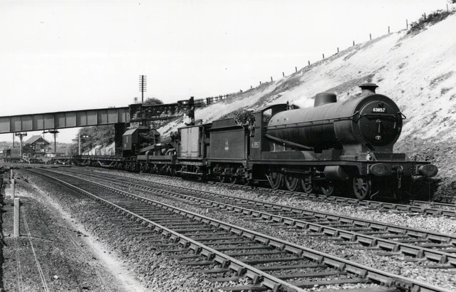 PHOTO 6X4 RAILWAY Steam Engine 63857 J11 Breakdown Train c1955 £2.00 ...