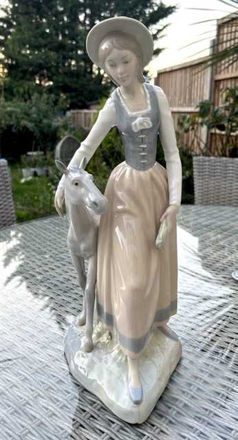 ZAPHIR (LLADRO) 584 Feeding My Colt Vintage Porcelain Figurine (Retired ...