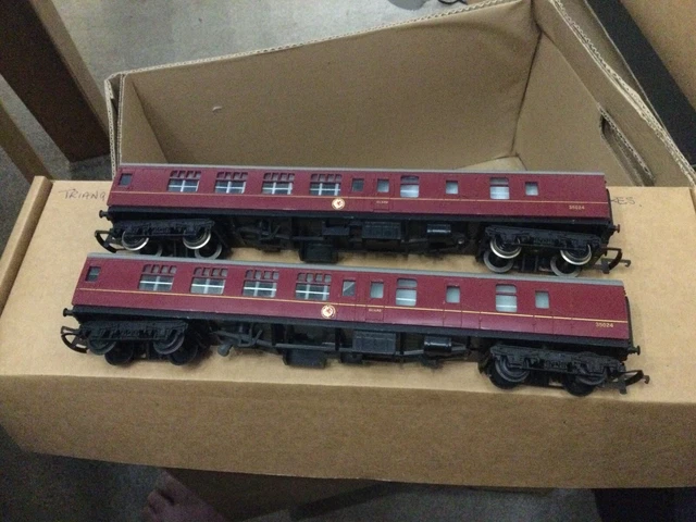 TRIANG R423 X 2 (two), LMS (BR) Coaches, Brake & 2nd, Maroon Livery, No ...