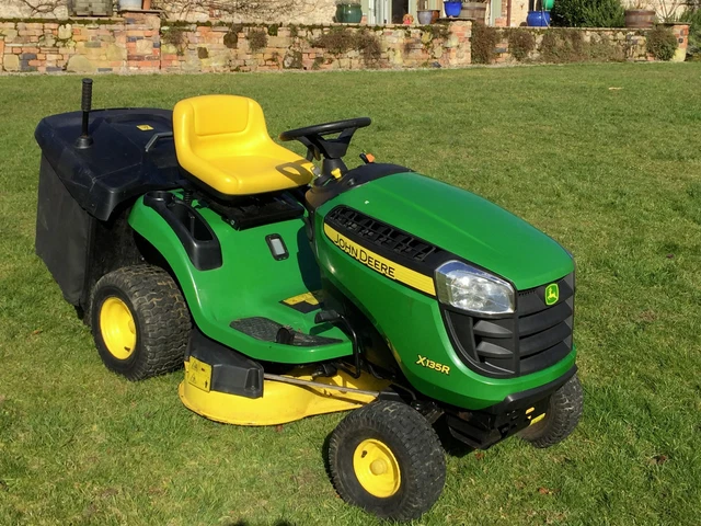 JOHN DEERE X135R Ride On Mower - Grass Collector - Lawn Tractor ...