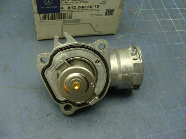 THERMOSTAT DE REFROIDISSEMENT GENUINE MERCEDES-BENZ A6422002015 EUR 55 ...
