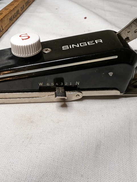 VTG SINGER USA Handheld Sewing Machine Button Hole 160743 - Unit Only ...