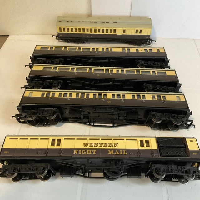 HORNBY GWR COACHES. R4645 Night Mail, R4523 X2 , R4524 And Celestial ...