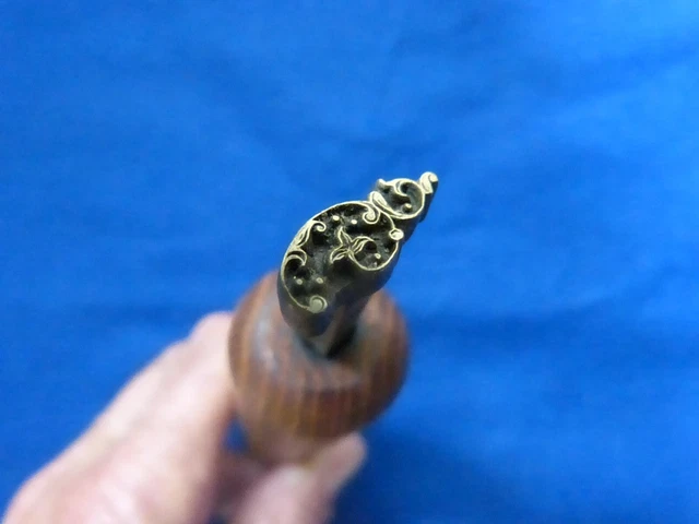 OUTIL ANCIEN RELIEUR reliure bronze fleuron fer à dorer ornement EUR 35 ...