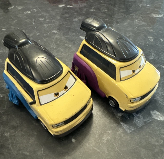 DISNEY PIXAR CARS Deluxe Kingpin Nobunaga & Pinion Tanaka lottatore di ...