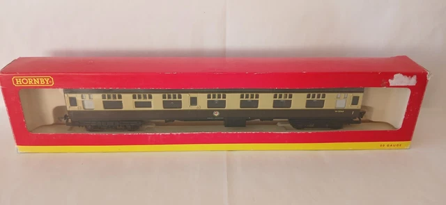 HORNBY R4209 BR MK1 Composite Coach Chocolate/Cream Livery. 00 Gauge ...