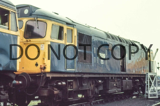 UK DIESEL TRAIN Railway Photograph Of Class 27 27019 Loco. Rm27-16 £1. ...