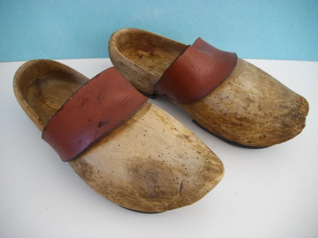 ANCIENNE PAIRE DE sabot en bois et cuir art populaire - galoche EUR 12 ...