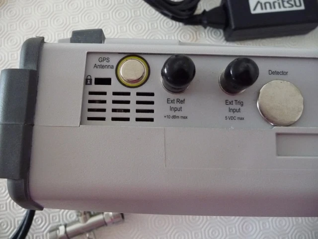 ANRITSU VECTOR NETWORK Analyzer MS2026C with solid case + OSLN50-1 load ...