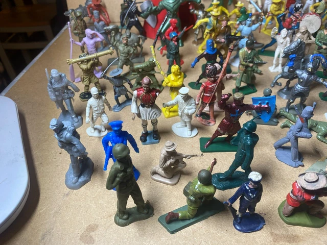 PLASTIC TOY SOLDIERS 1/32 huge lot of branded good condition mixed £37. ...