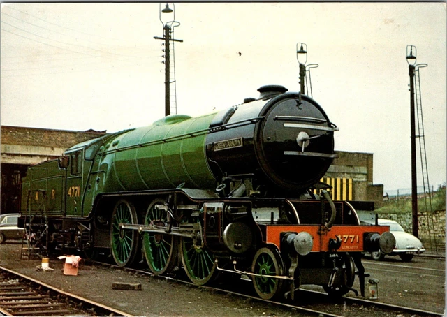 TRAIN POSTCARD, EX LNER V2 Class 2-6-2 Steam Locomotive Green Arrow YN8 ...