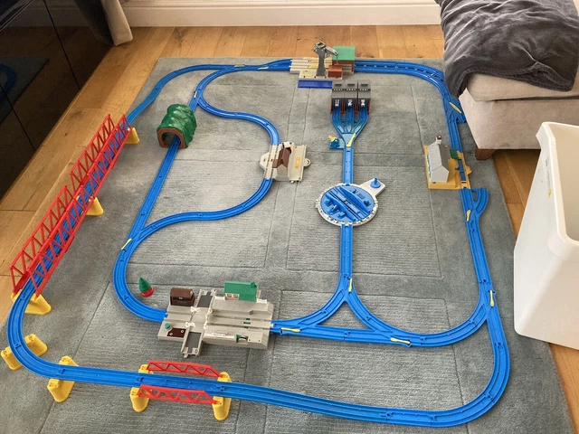 TOMY THOMAS THE Tank Engine Ultimate Trackmaster Gigantic Train Set £32 ...