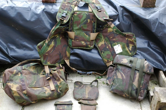 DUTCH ARMY USED Webbing Field Kit - W/Bottle - Magazine - Shovel ...